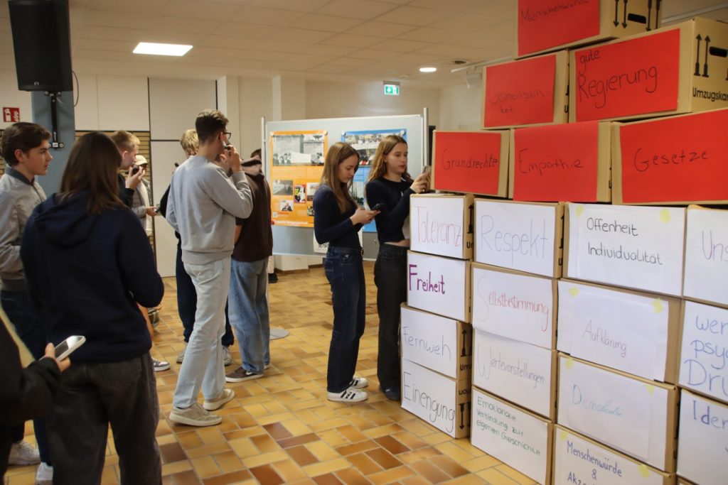 35 Jahre deutsche Einheit – (M) Ein Leben in der DDR – Ein Baustein des ...